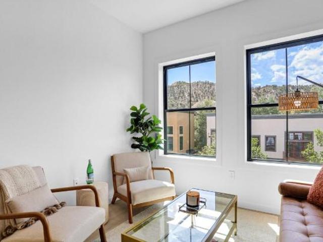 2 Br, 2 bath, Condo 1200 Capitol Street
