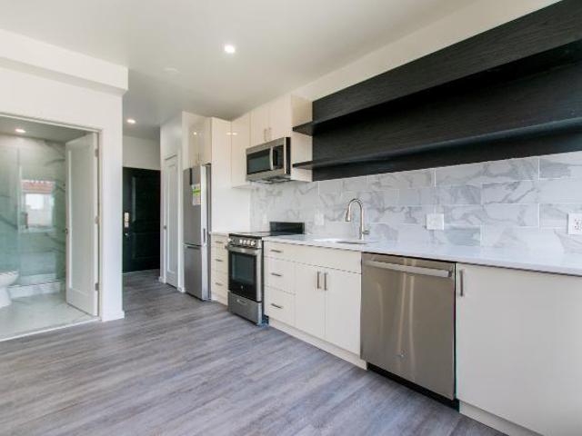 2 Br, 2 bath, Condo 1201 Vine St