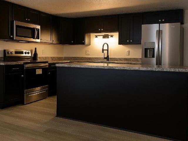 2 Br, 2 bath, Condo 120 N West St