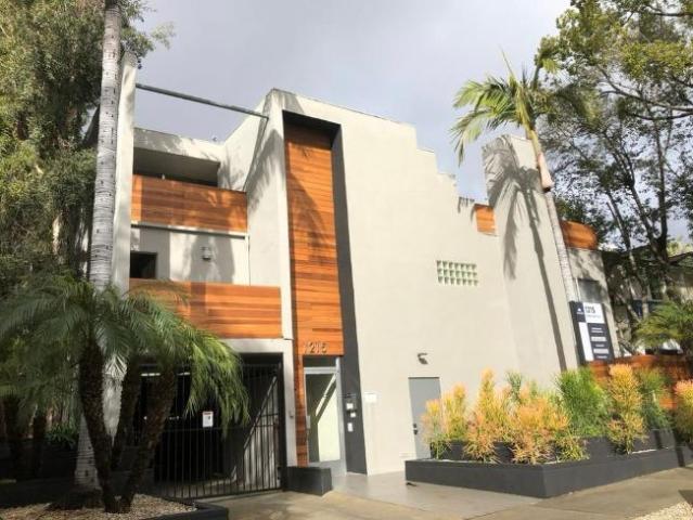 2 Br, 2 bath, Condo 1215 N Sweetzer Ave