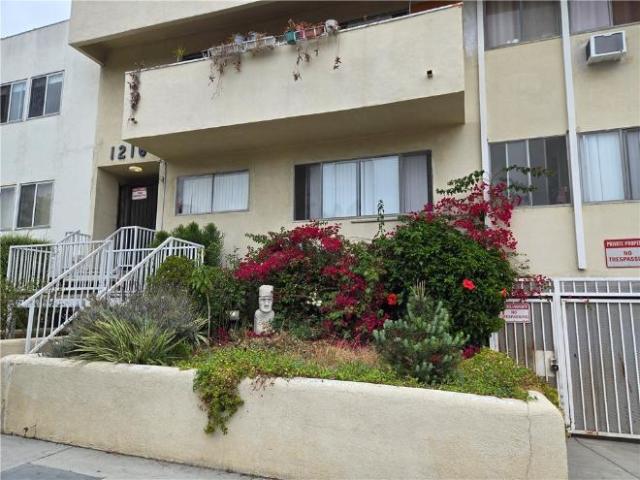 2 Br, 2 bath, Condo 1216 N Formosa Ave