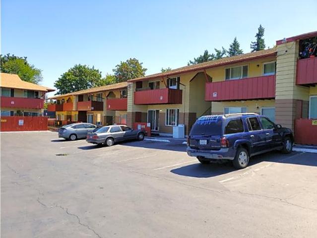 2 Br, 2 bath, Condo 1210 N E 181st Ave