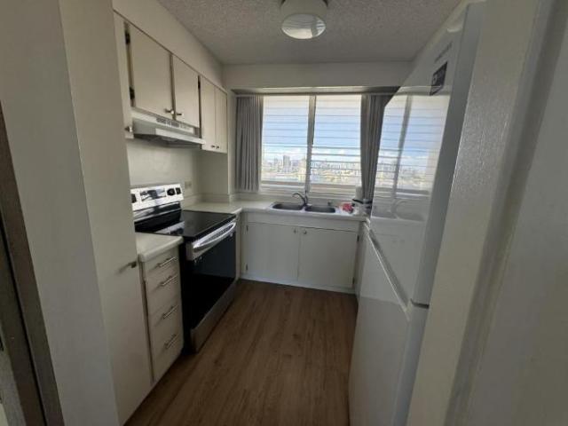 2 Br, 2 bath, Condo 1212 Punahou St
