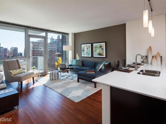 2 Br, 2 bath, Condo 1224 N Wells