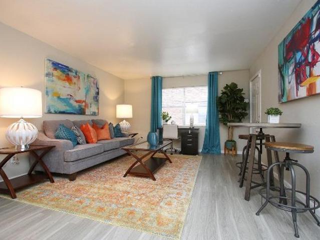 2 Br, 2 bath, Condo 1225 10th St N
