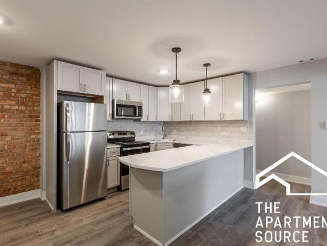 2 Br, 2 bath, Condo 1220 North Lasalle Drive