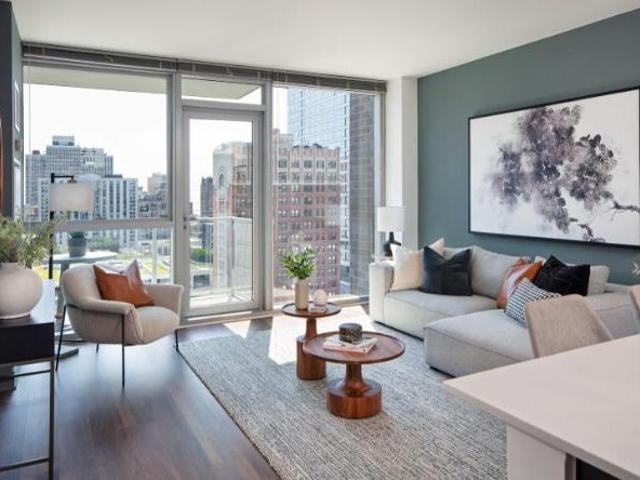 2 Br, 2 bath, Condo 1236 N Wells St