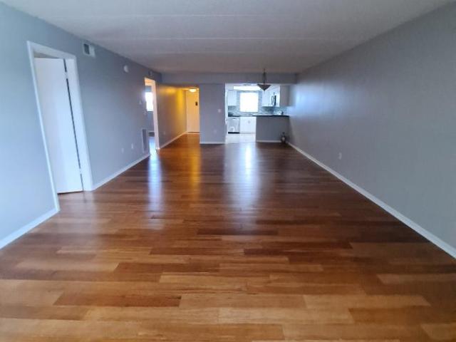 2 Br, 2 bath, Condo 12300 Park Blvd
