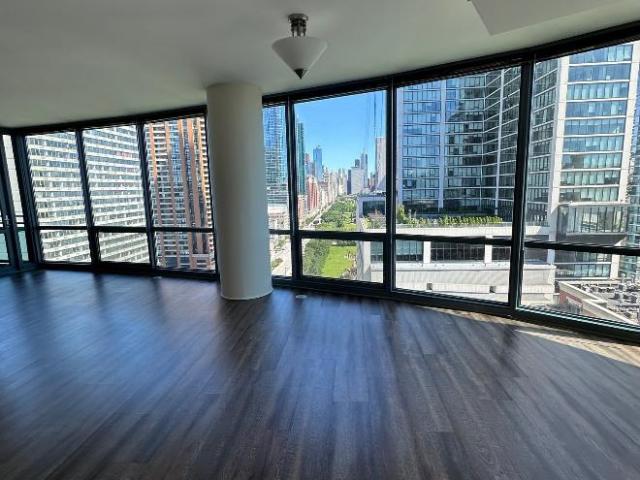 2 Br, 2 bath, Condo 1257 S Michigan Ave