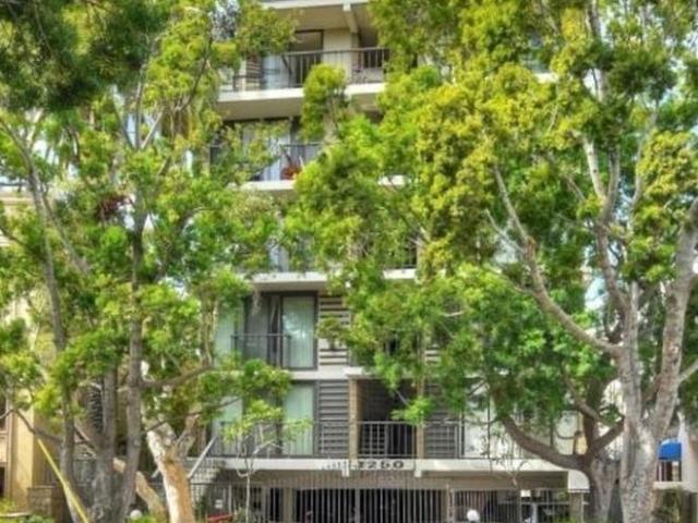 2 Br, 2 bath, Condo 1250 Cave St