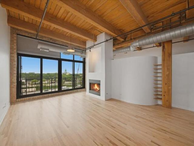 2 Br, 2 bath, Condo 1250 West Van Buren