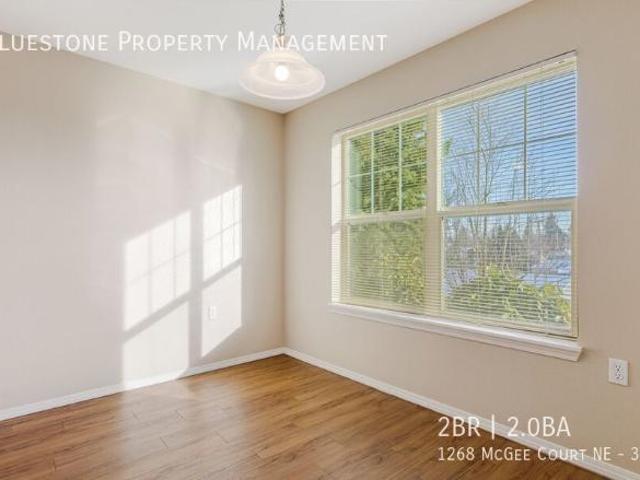 2 Br, 2 bath, Condo 1268 Mcgee Court NE