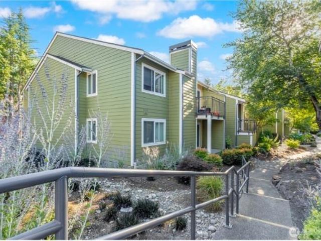 2 Br, 2 bath, Condo 12607 SE 41st Pl