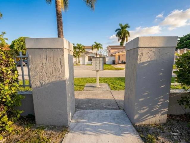 2 Br, 2 bath, Condo 1270 W 42nd St