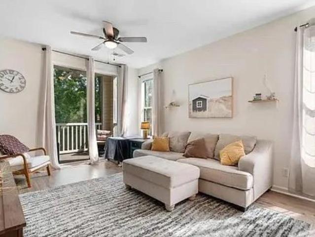 2 Br, 2 bath, Condo 1298 River Oaks Dr