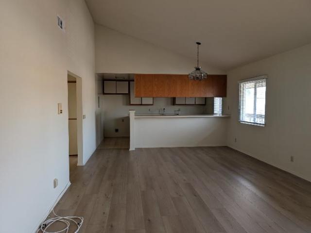 2 Br, 2 bath, Condo 1328 W Gardena Blvd