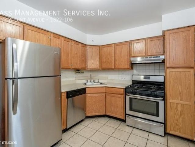 2 Br, 2 bath, Condo 1322 W Lunt Avenue