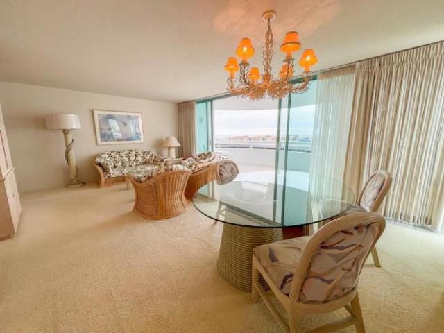 2 Br, 2 bath, Condo 1341 Kapiolani Blvd