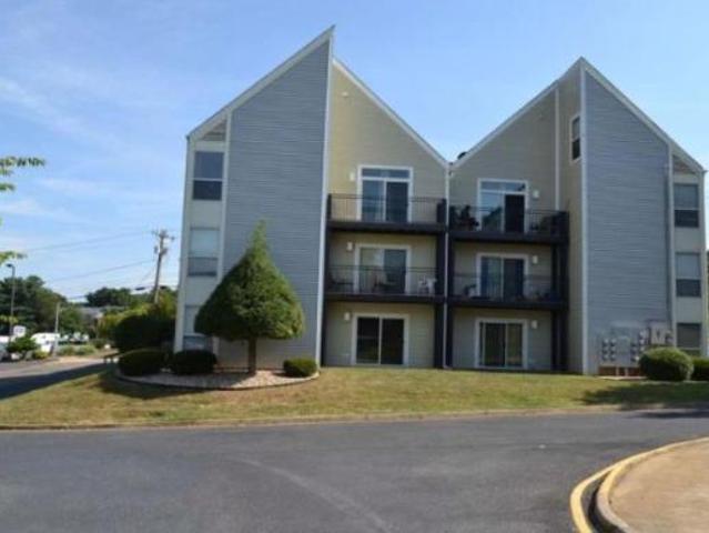 2 Br, 2 bath, Condo 1360 Hunters Rd