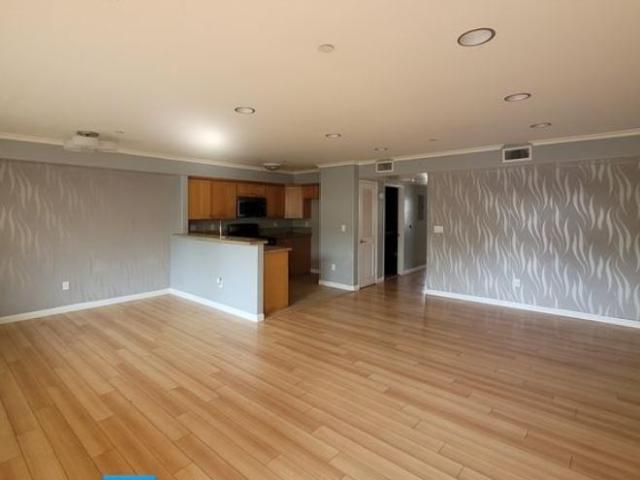 2 Br, 2 bath, Condo 13623 Sherman Way