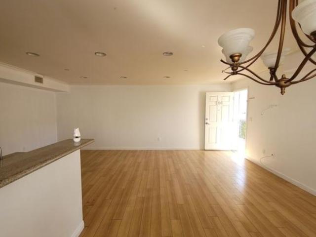 2 Br, 2 bath, Condo 13623 Sherman Way