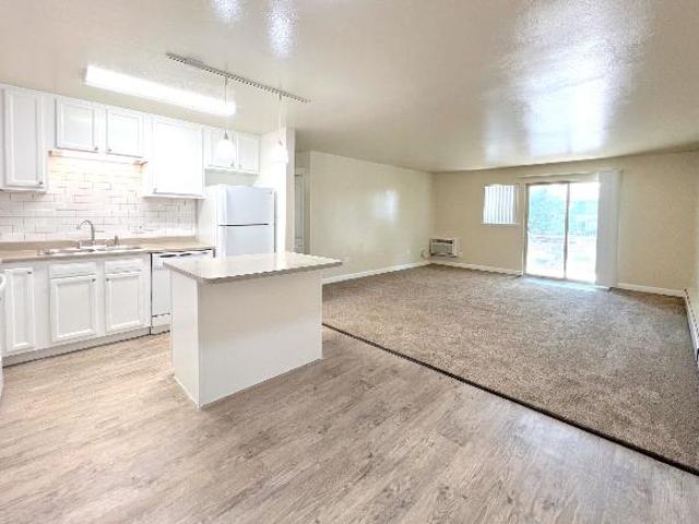 2 Br, 2 bath, Condo 1375 Everett Court