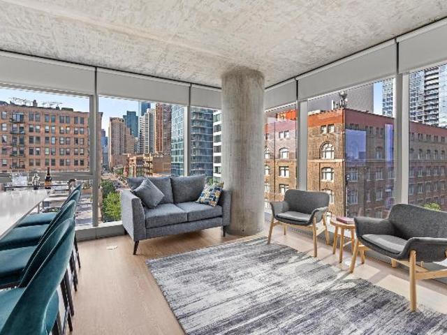 2 Br, 2 bath, Condo 1395 S Wabash Ave