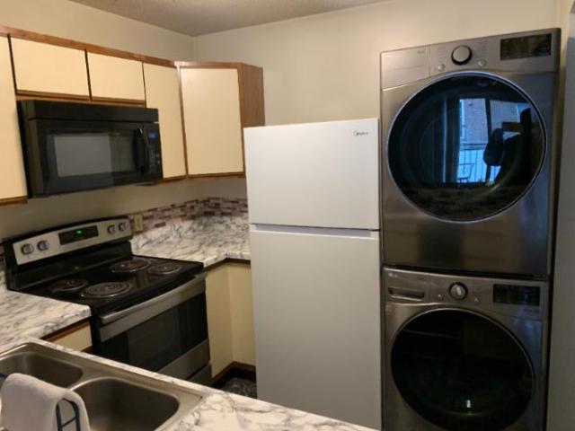 2 Br, 2 bath, Condo 1390 Hunter Rd