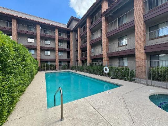 2 Br, 2 bath, Condo 17 E Ruth Ave