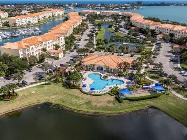 2 Br, 2 bath, Condo 17 Harbour Isle Dr W
