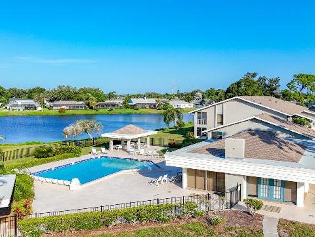 2 Br, 2 bath, Condo 1407 Pine Lake Dr