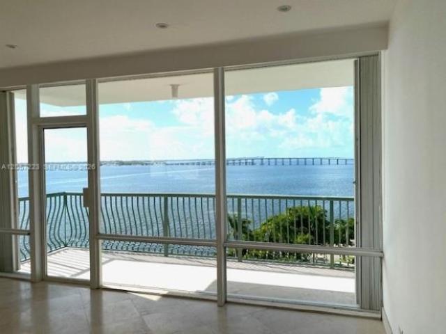 2 Br, 2 bath, Condo 1408 Brickell Bay Dr