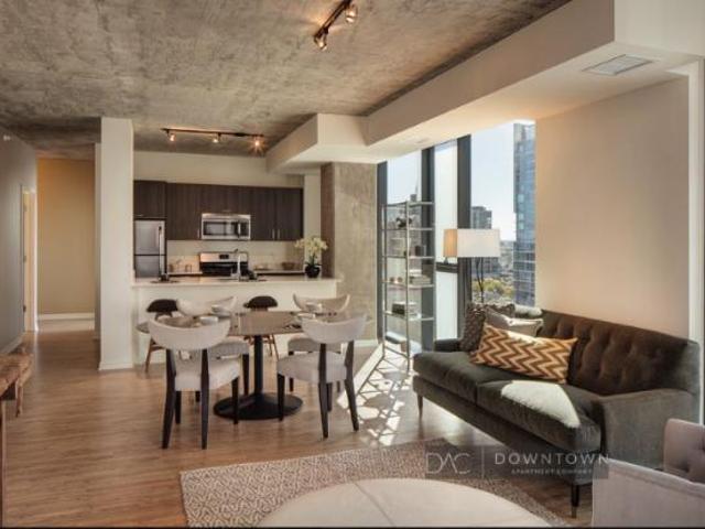2 Br, 2 bath, Condo 1400 S Michigan Ave