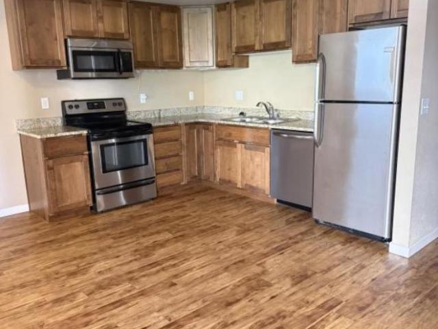 2 Br, 2 bath, Condo 140 E 1st St