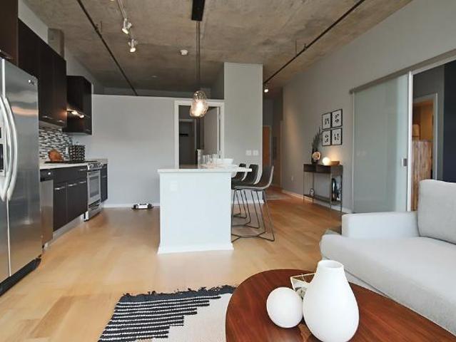 2 Br, 2 bath, Condo 140 W Roosevelt Rd