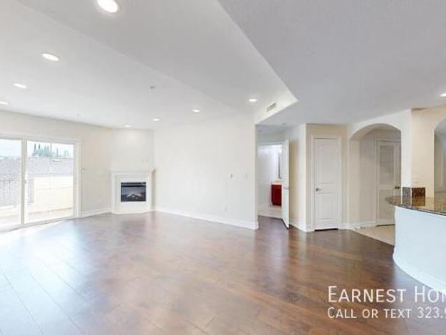 2 Br, 2 bath, Condo 14242 Burbank Blvd