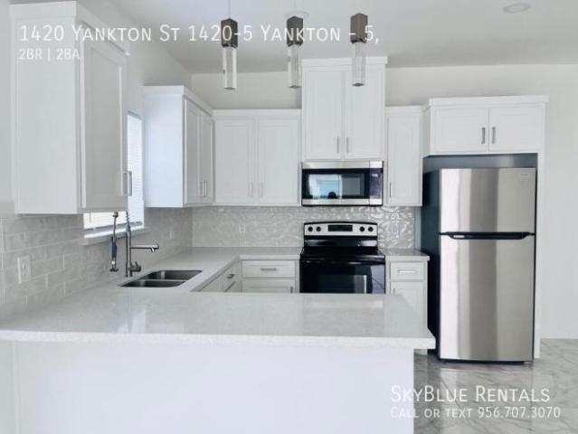 2 Br, 2 bath, Condo 1420 Yankton St