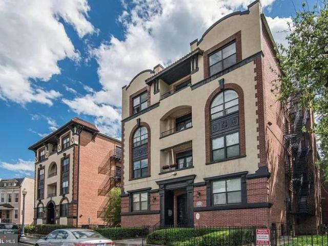 2 Br, 2 bath, Condo 1438 Meridian Place Nw