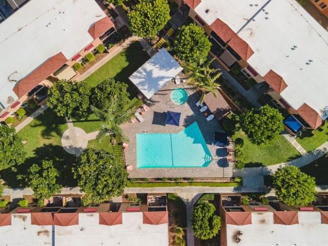 2 Br, 2 bath, Condo 1440 Oak Dr