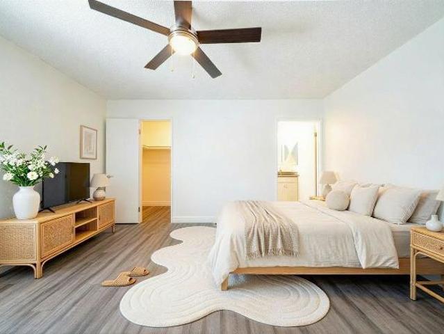 2 Br, 2 bath, Condo 1440 Oak Dr