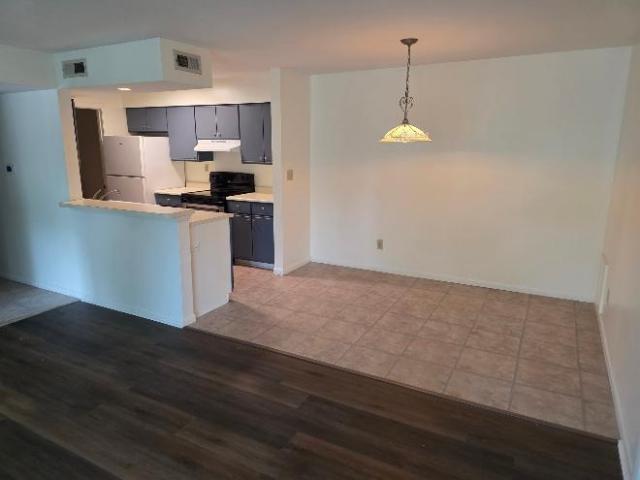 2 Br, 2 bath, Condo 1440 Hollow Run