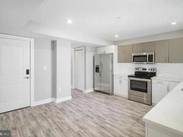 2 Br, 2 bath, Condo 1443 N 8th St
