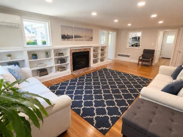 2 Br, 2 bath, Condo 144 E Side Pkwy