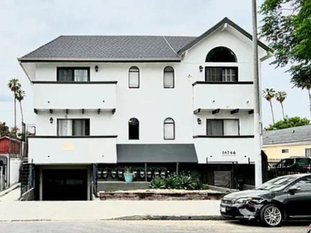 2 Br, 2 bath, Condo 14746 Delano St