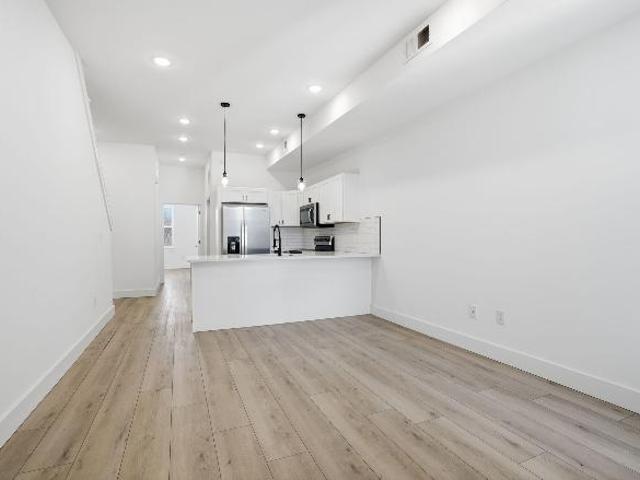 2 Br, 2 bath, Condo 147 N Gross Street