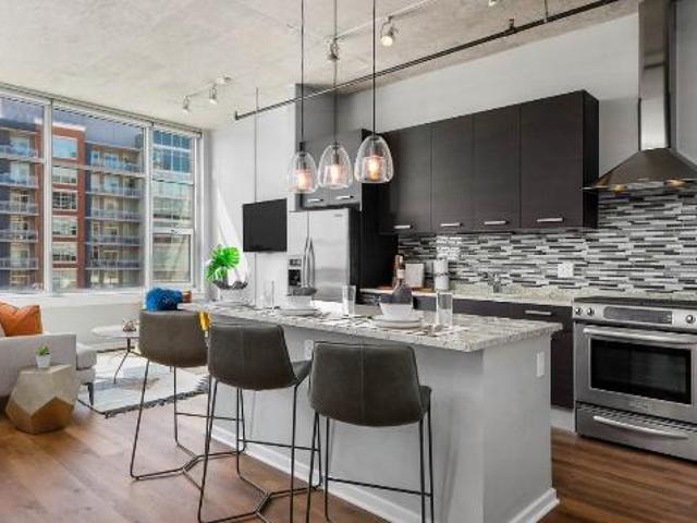 2 Br, 2 bath, Condo 148 W Roosevelt Rd