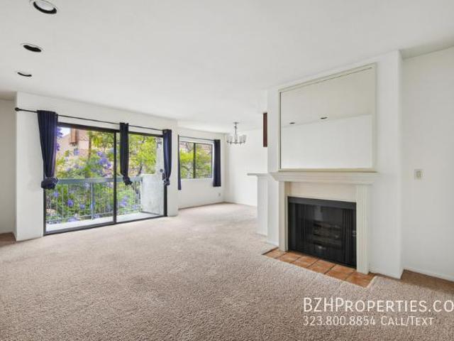 2 Br, 2 bath, Condo 1519 N Martel Ave