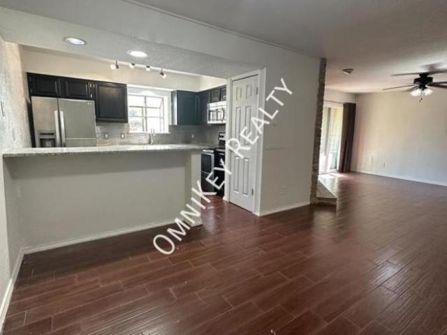 2 Br, 2 bath, Condo 15221 Berry Trl