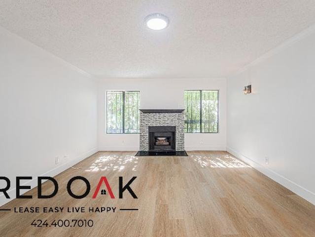 2 Br, 2 bath, Condo 1522 North Formosa Avenue