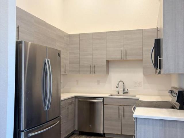 2 Br, 2 bath, Condo 15300 E Arizona